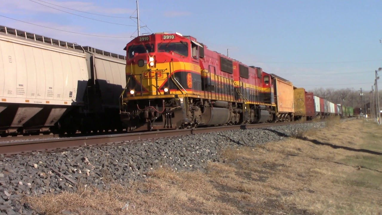 KCS SD70MAC All Over! #kcsouthernfc - YouTube
