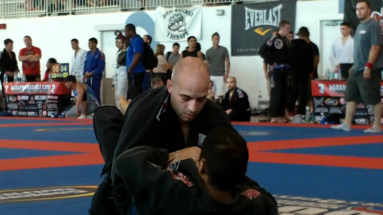 Grapplers Quest 2012 - Faixa Azul - Quarter Finals - YouTube