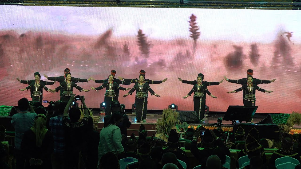 Traditional Dance Dusun Ganna Keningau - KDCA Penampang 2022 - YouTube