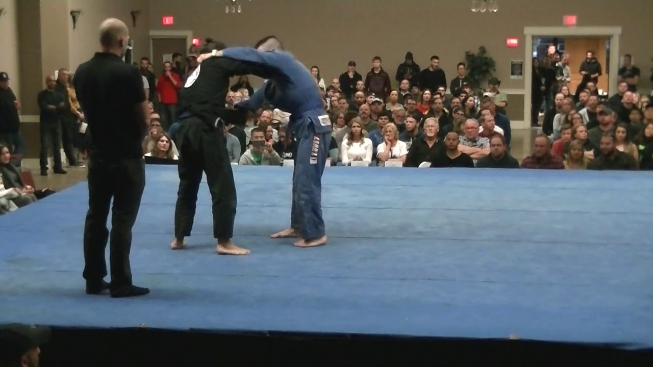 Anton Potocki VS Chris Comrie - YouTube