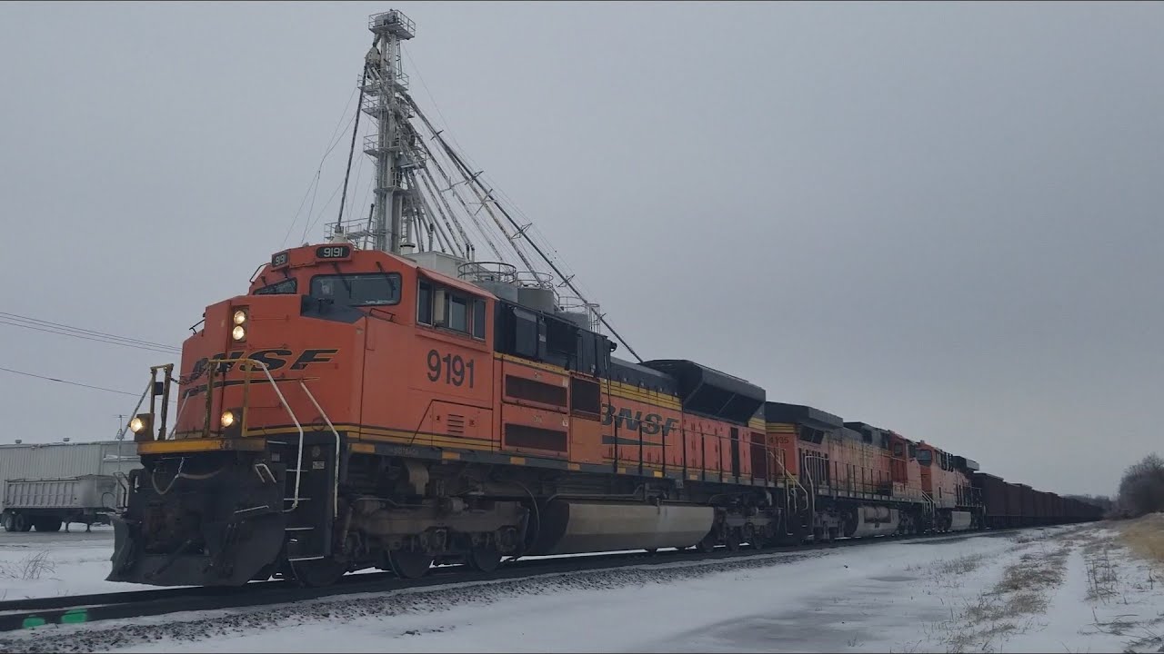 Last train of 2020, BNSF 9191 leading a BNSF rock train. - YouTube