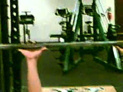 Benching 400 Pounds - YouTube