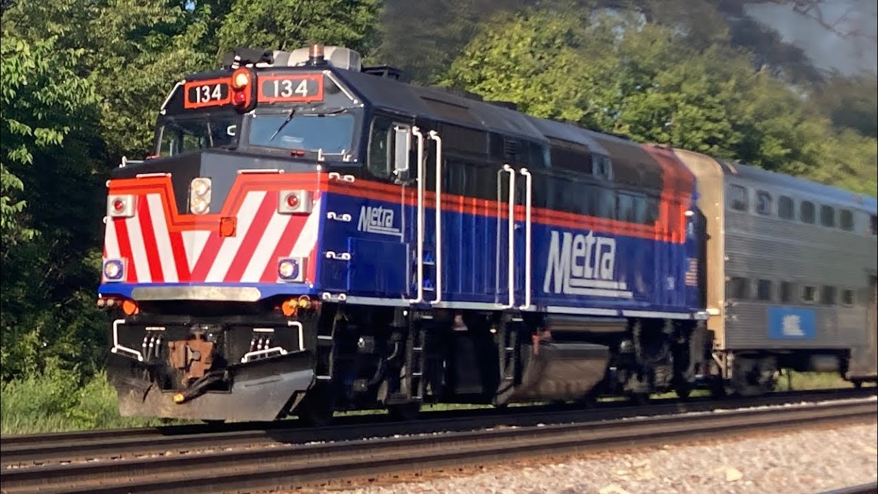 Metra 134 rebuilt F40ph pushing inbound train then leading outbound at ...