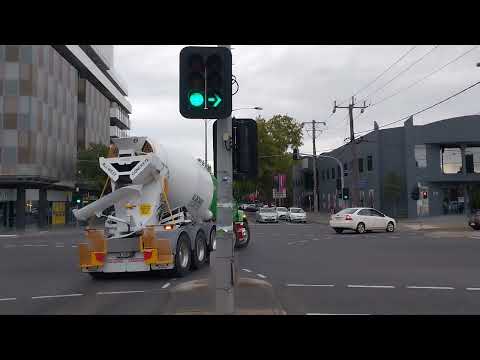 Shared Traffic Light Live Scenario, VicRoads Criteria - YouTube