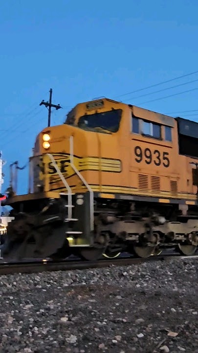 BNSF 9935 MAC Rear DPU on Freight Train! - YouTube
