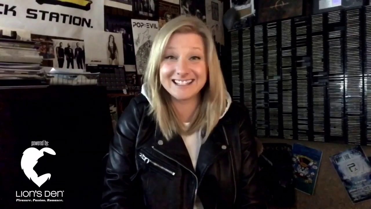 Jacoby Shaddix’s Son Brixton Joins Him Onstage to Perform ‘Traumatic ...