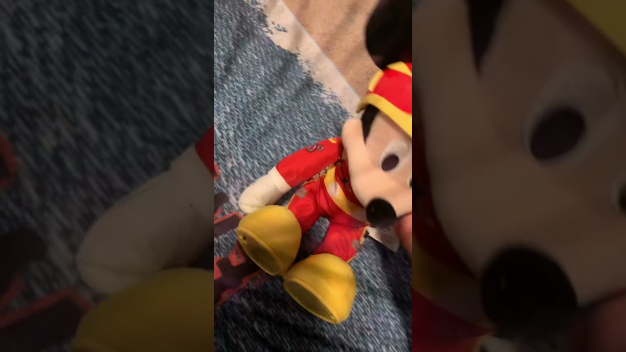 How many fingers is Mickey Mouse holding up? - YouTube