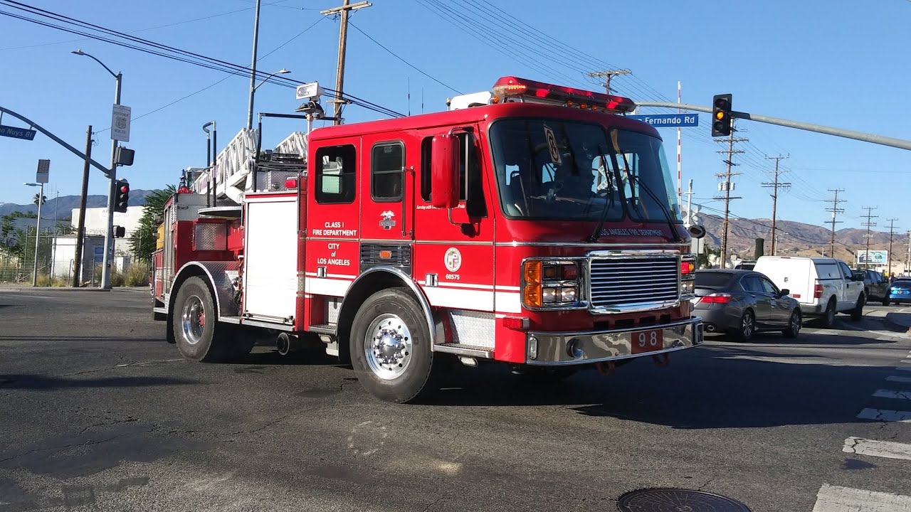 LAFD Light Force 98 Responding (Heavy Horn Usage) - YouTube
