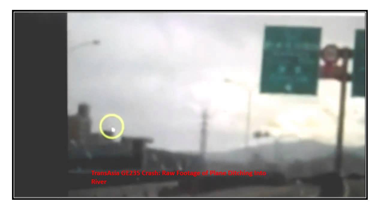 TransAsia GE235 Crash: Raw Footage of Plane Ditching Into River - YouTube