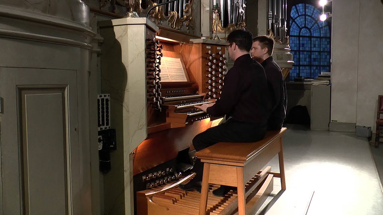 J. S. Bach - Prelude and Fugue in E minor BWV 555 - YouTube