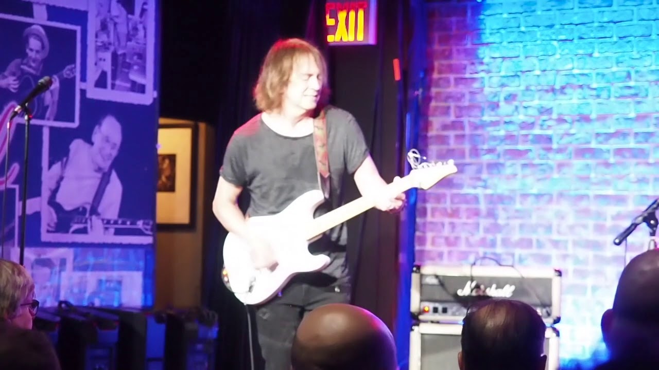 Wayne Krantz, Keith Carlock, Tim Lefebvre - YouTube