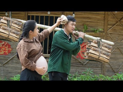 The mayor is helping a 17-year-old pregnant single mother collect firewood to ease her burden.