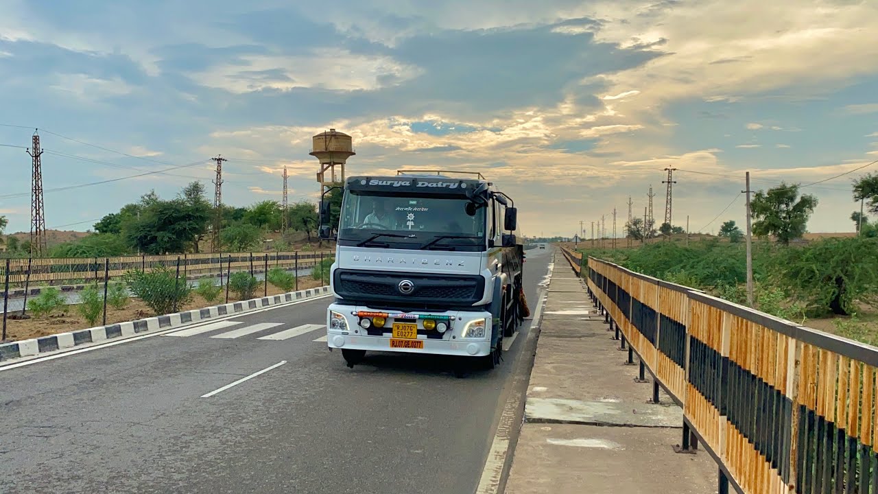 Dairy में दूध के Tanker कैसे ख़ाली होते है !! Milk Tanker unloading ...