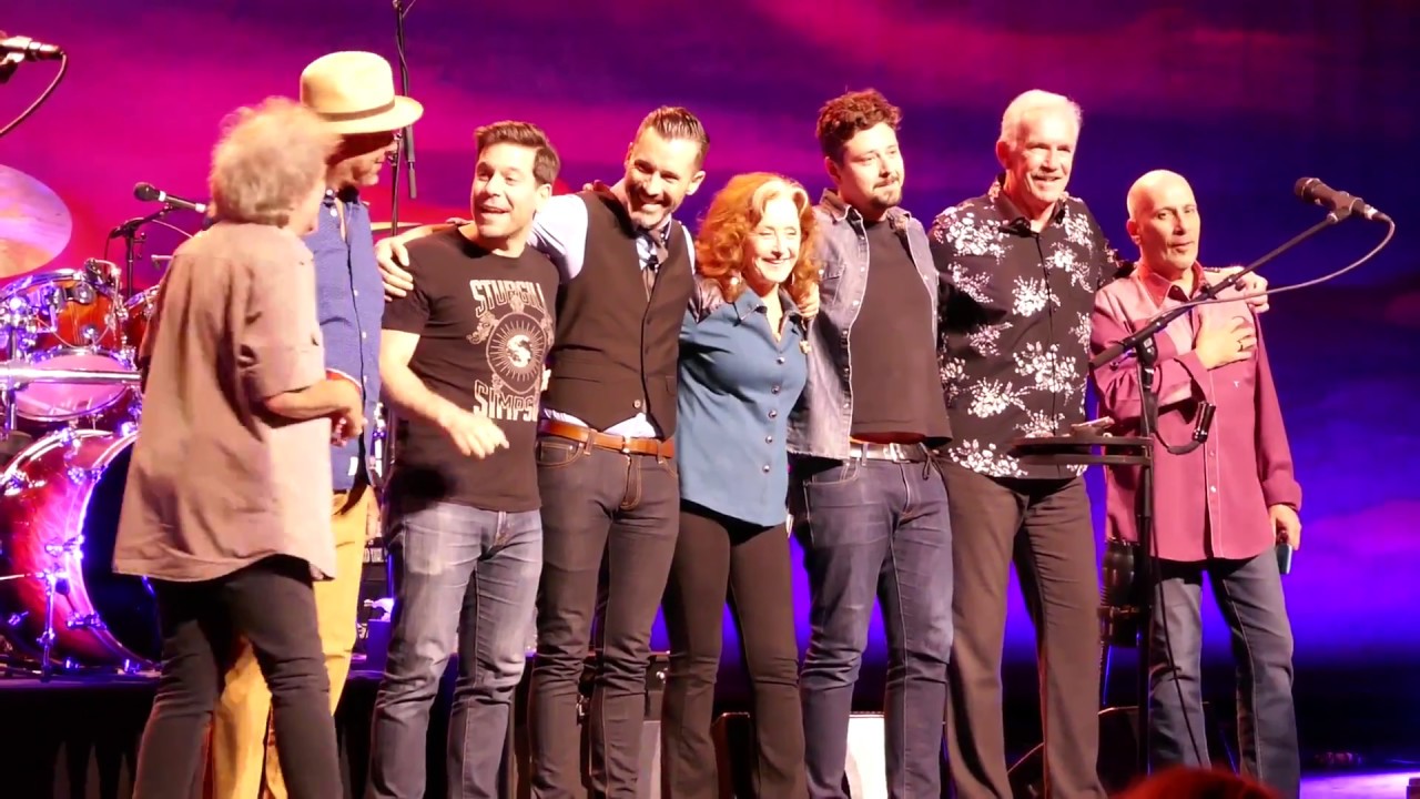 Your Sweet and Shiny Eyes - Bonnie Raitt, Calgary 2017 - YouTube