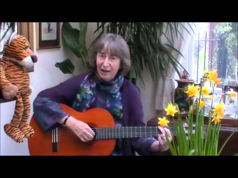 Here comes a bluebird - a traditional circle game - YouTube