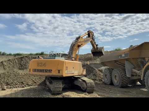 LIEBHERR 934C - YouTube