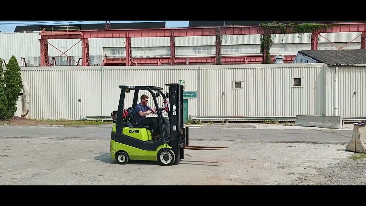 Clark C15CL 3,000 lb Forklift (631) - YouTube