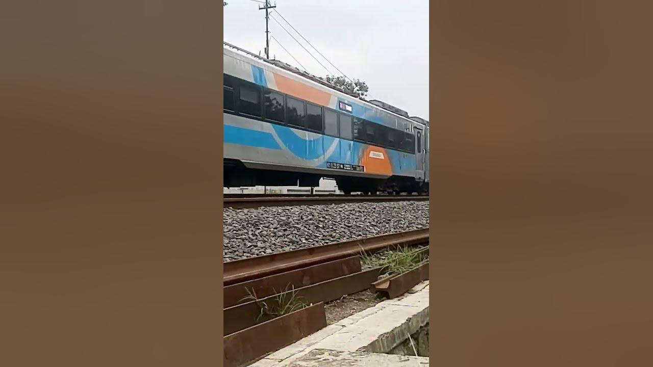 Kereta Taksaka tujuan GMR-YK #keretaapi #keretaapiindonesia #hunting # ...