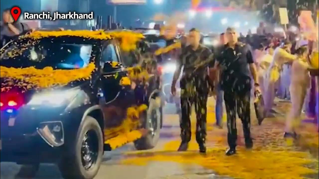 PM Modi holds 10 km roadshow in Ranchi, thousands line up on road - YouTube