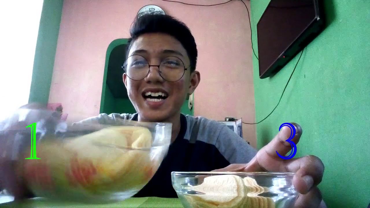 Pringles Vs. Lays Stax - YouTube