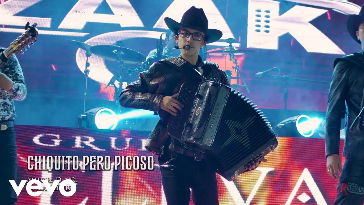 Izaak G - Chiquito Pero Picoso (Vídeo En Vivo) ft. Grupo Relevante ...