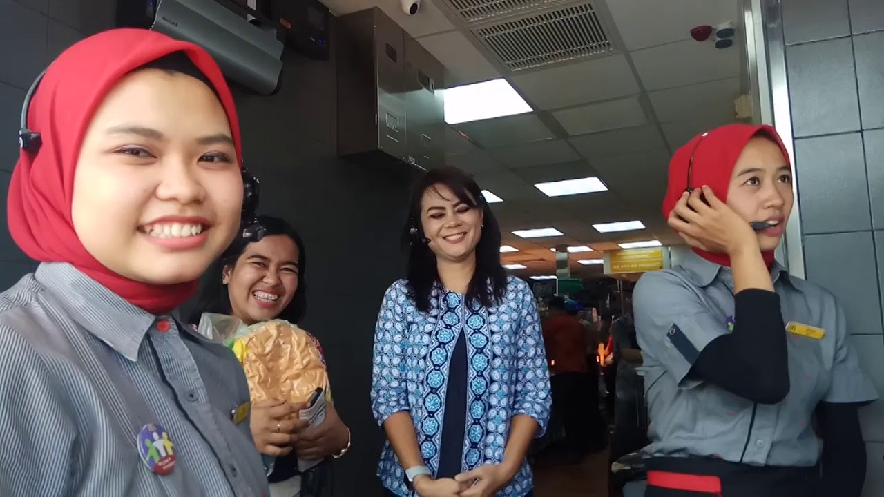 Grand Openning McD Mall Arion 1 - YouTube