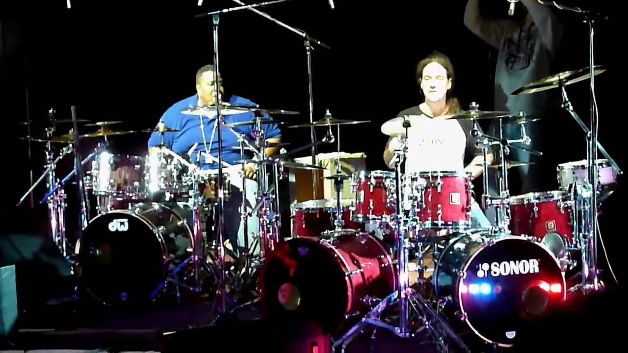 Derek Roddy vs Eric Moore drum battle in Moscow part 1 (Metal Chops vs ...