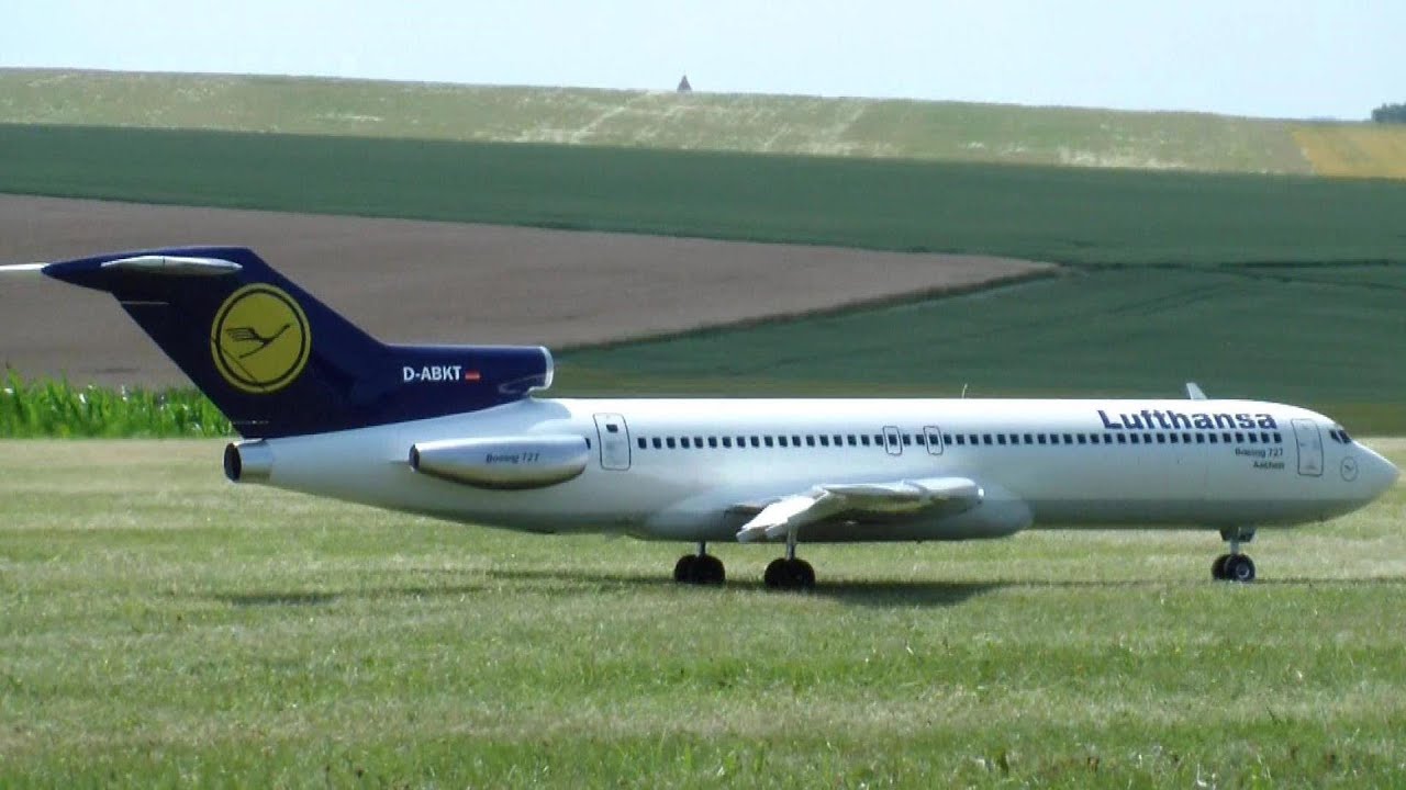 LOW PASS Boeing 727 RC Turbine Scale Model Airliner - YouTube