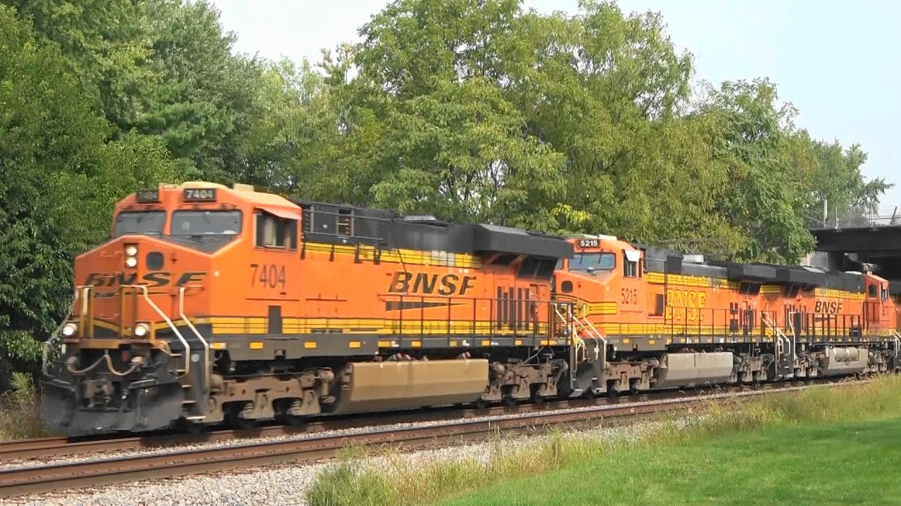Two Short BNSF Intermodal Trains, Galesburg, IL - YouTube