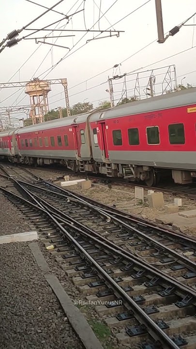 WAP 7 BZA 30602 with 22121 Lucknow AC express arriving at Kanpur Central. - YouTube