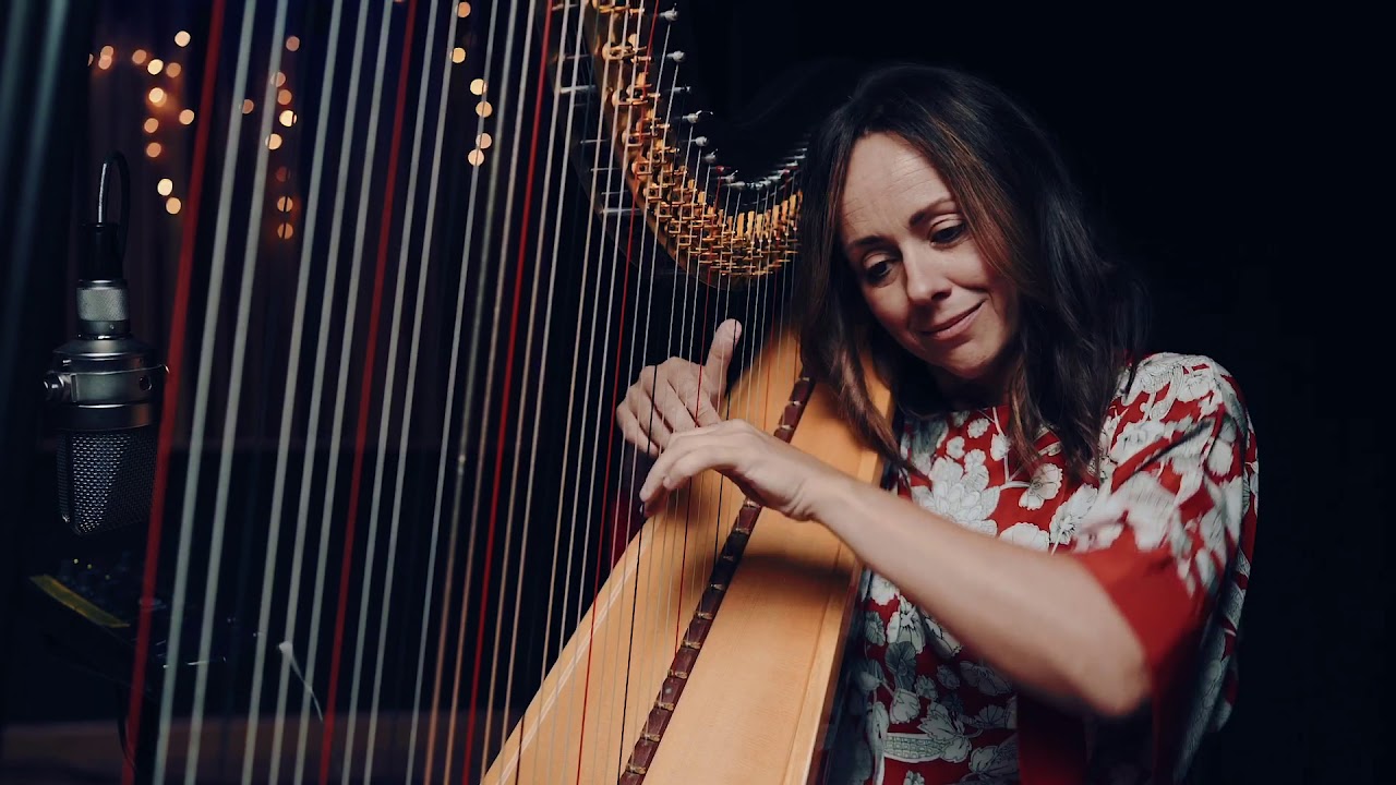 The Feist played by jazz harpist Amanda Whiting - YouTube