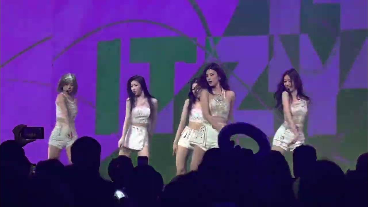 ITZY Free Fall [Checkmate World Tour 2022] Atlanta [Fancam] 11.5.22 - YouTube
