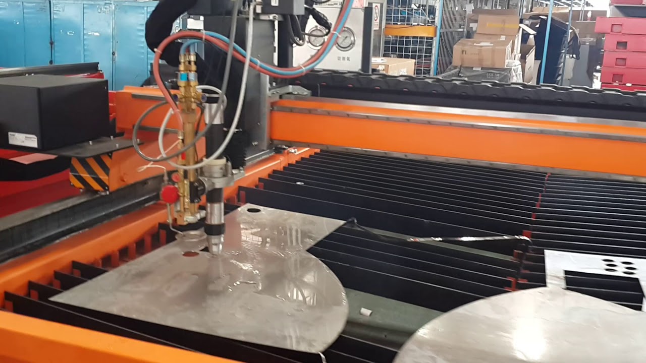 Victor thermal dynamics Ultra Cut 100 cutting stainless steel - YouTube