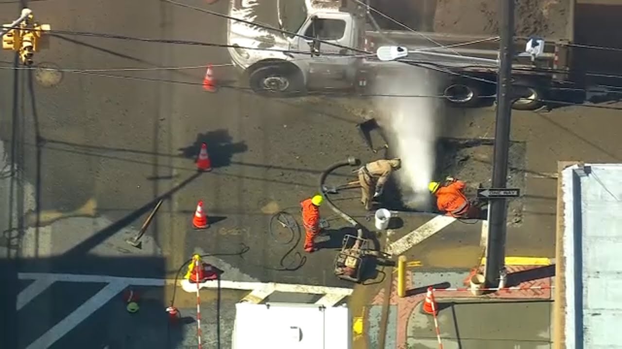 Crews repairing damage after gas main hit in Union City - YouTube