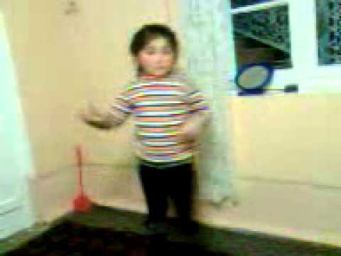 Balaca reqqase hamini heyran qoydu