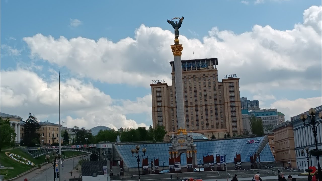 С мамой в пенсионный Цена на овощи и фрукты в Киеве Гуляем на Майдане