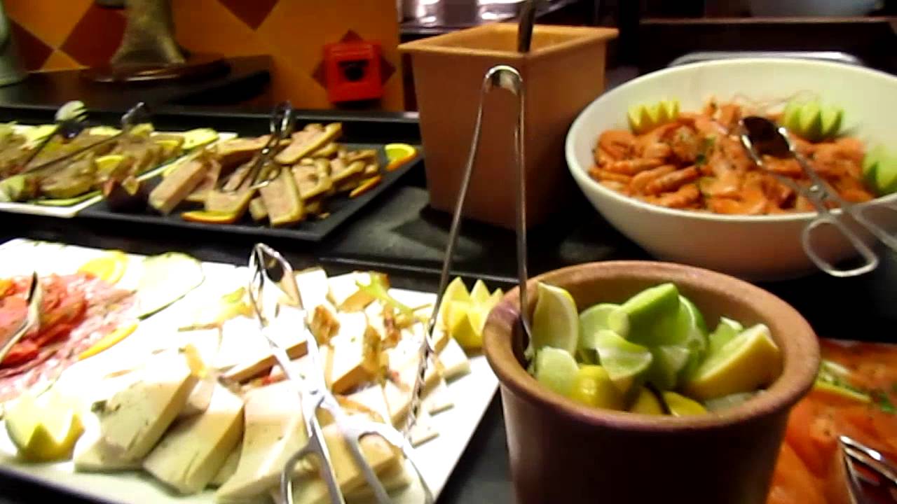 Disneyland Paris Sequoia Lodge Buffet 2015 - YouTube