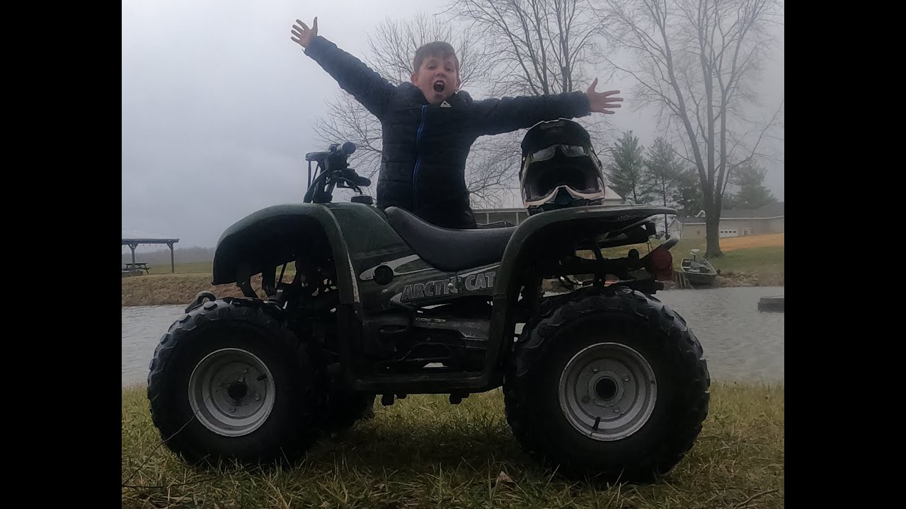 11 Year Old Reviews Arctic Cat 90cc 4 Wheeler - YouTube