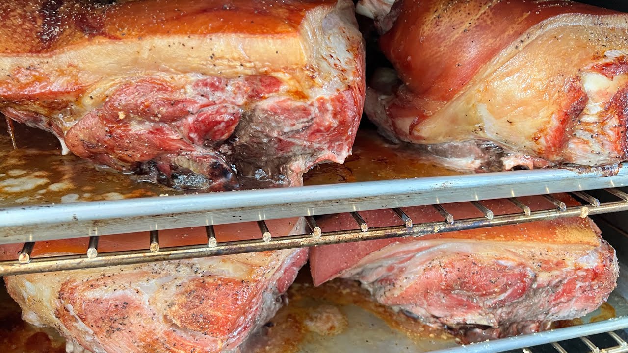 Como hacer perniles de Puerco en el horno , llevan más tiempo ok - YouTube