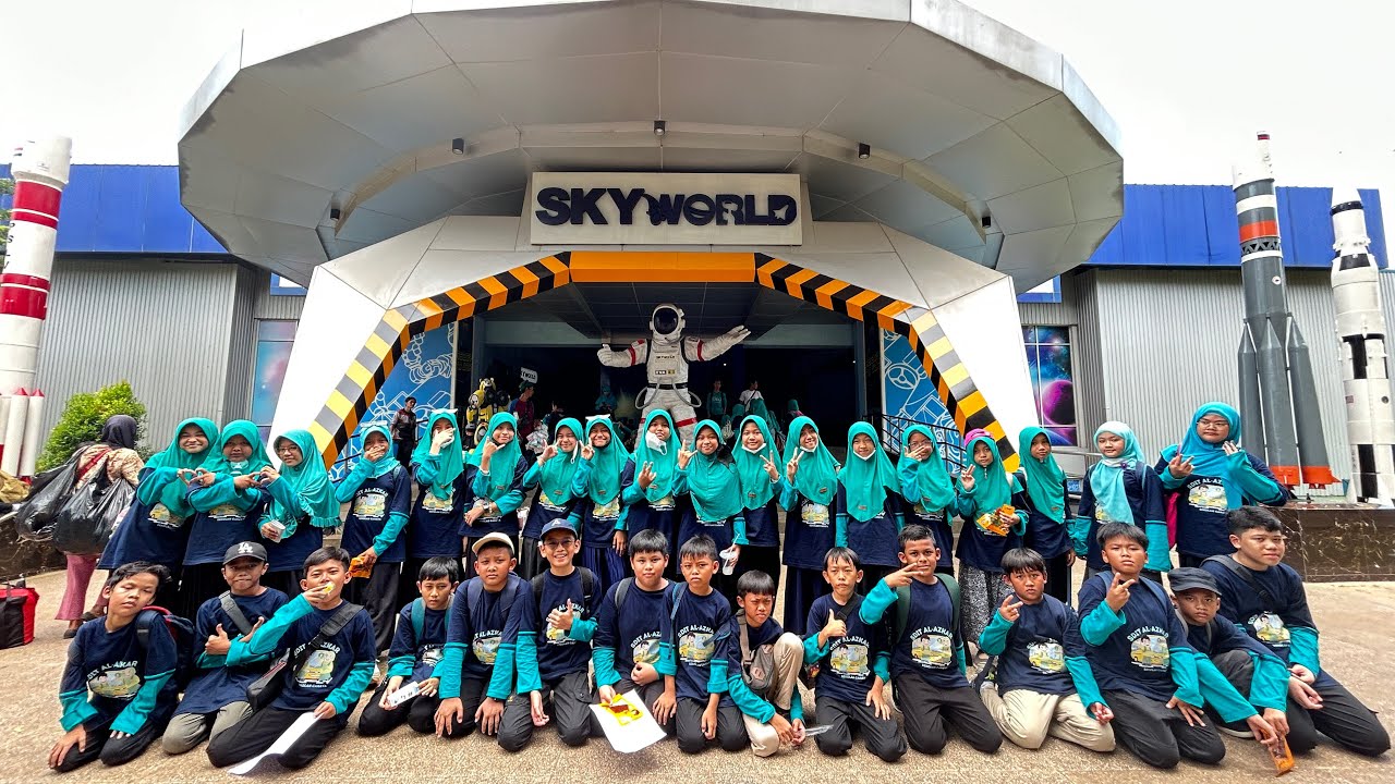 SDIT AL AZKAR goes to SKY WORLD TMII - YouTube