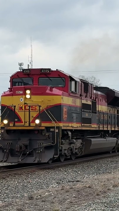 KCS 4115 leads a SB grain through Joplin #train #railfan #railhead - YouTube
