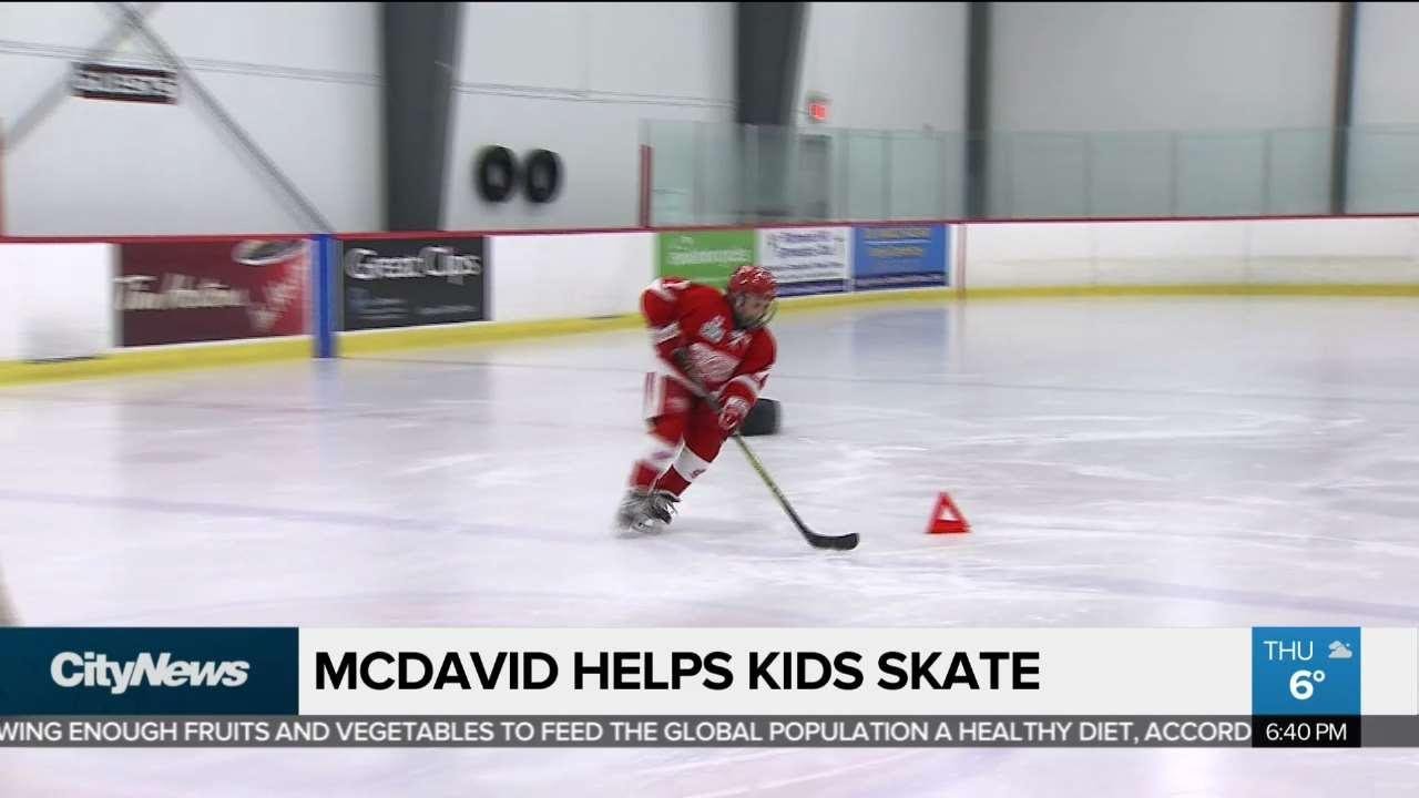 Connor McDavid’s mom helping kids lace up - YouTube