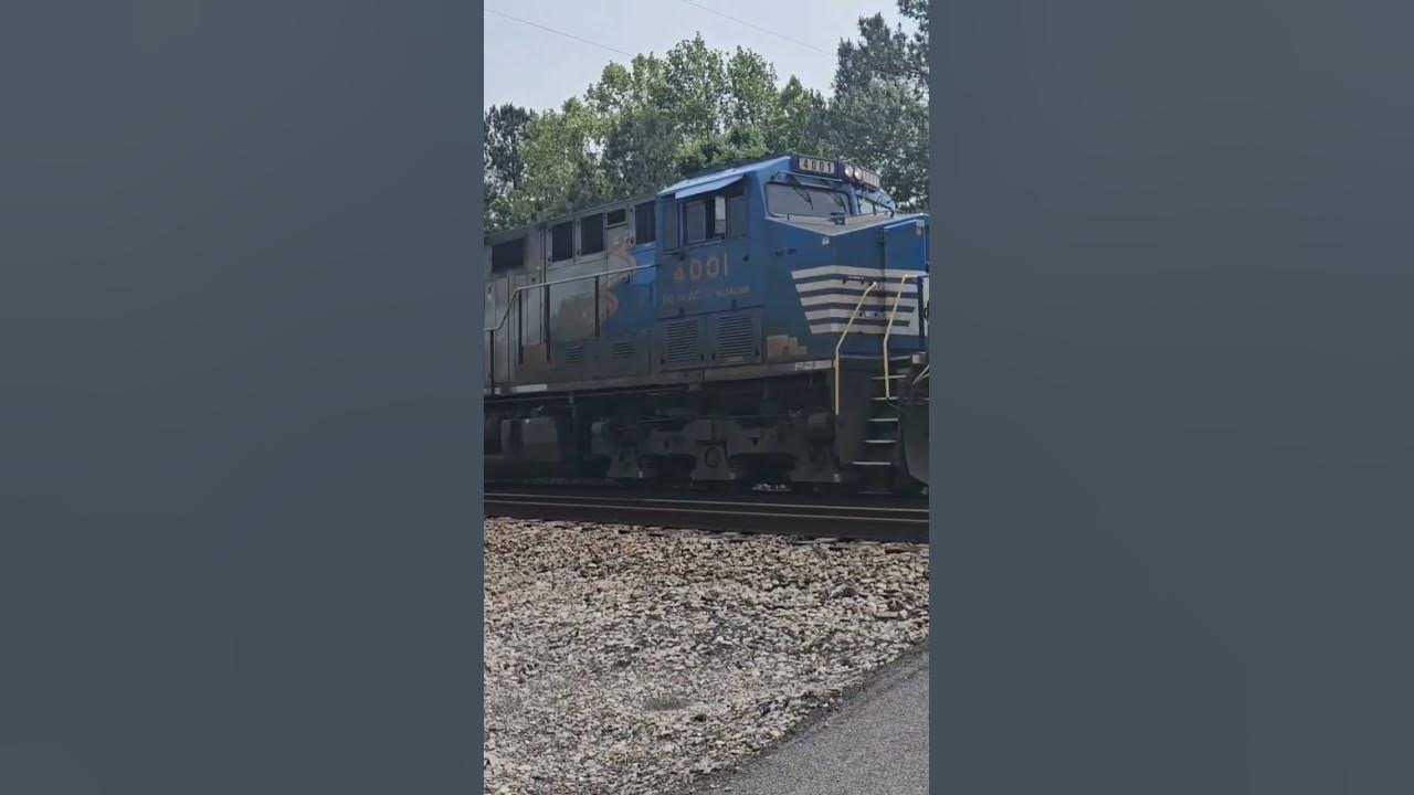 NS 4001 leading NS 811 though Waverly, Va - YouTube