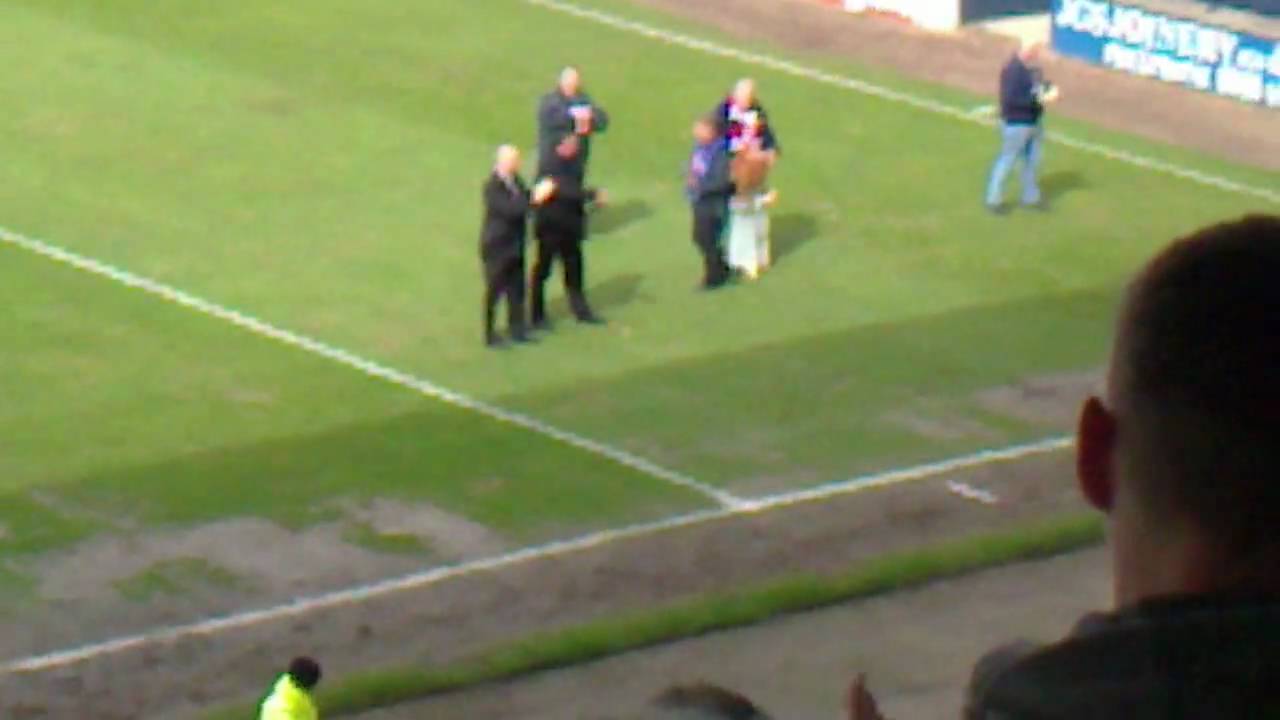 Ronnie Coyle half time appearance 01/05/10 - YouTube
