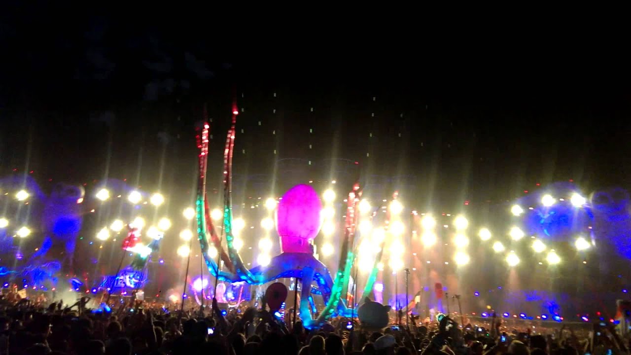EDC Las Vegas 2014 Main Stage Octopus and Fireworks Day 2 HD - YouTube