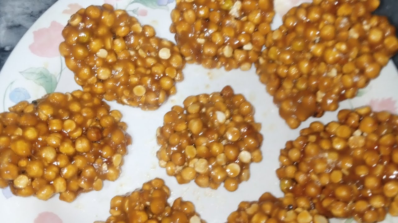 Chanay aur Gur ki gachak ki recipe by Cook&eat with me Chickpeas and ...