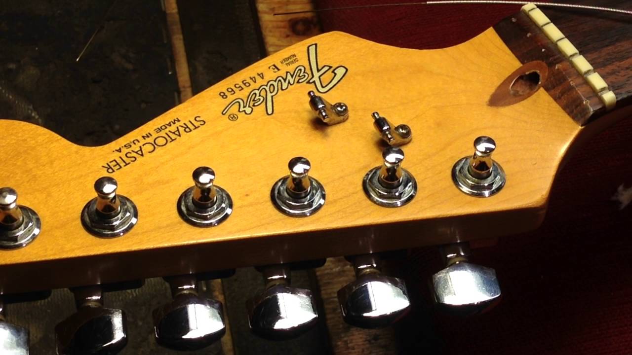 How I Install A Guitar String - YouTube