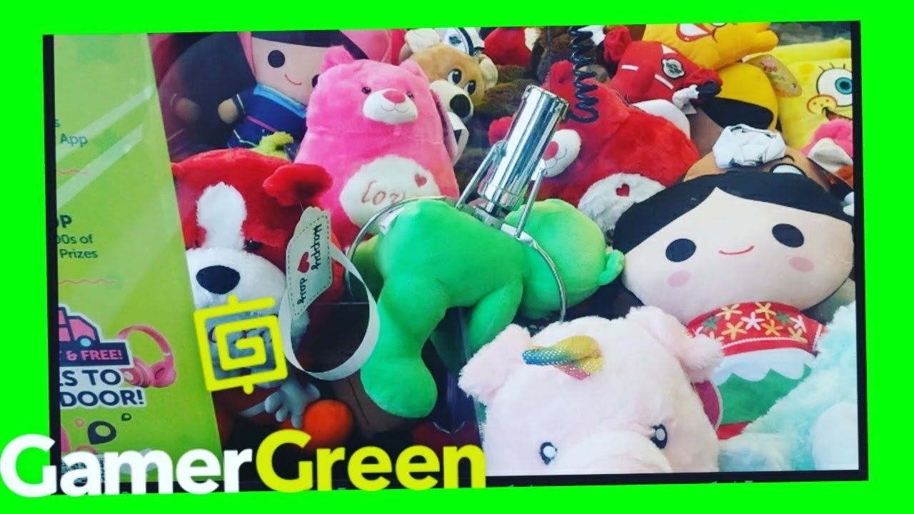 That looks like GAMERGREEN!? CLAW MACHINE WINS! - YouTube