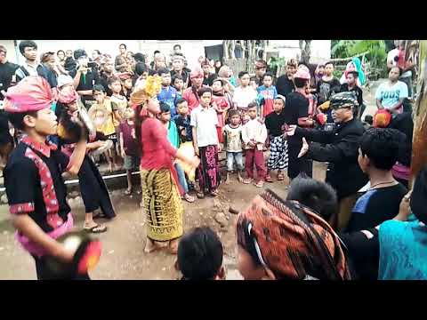 Goyang hot heboh. Orang tua jaman now. Tua2 keladi semakin tua smkin menjadi
