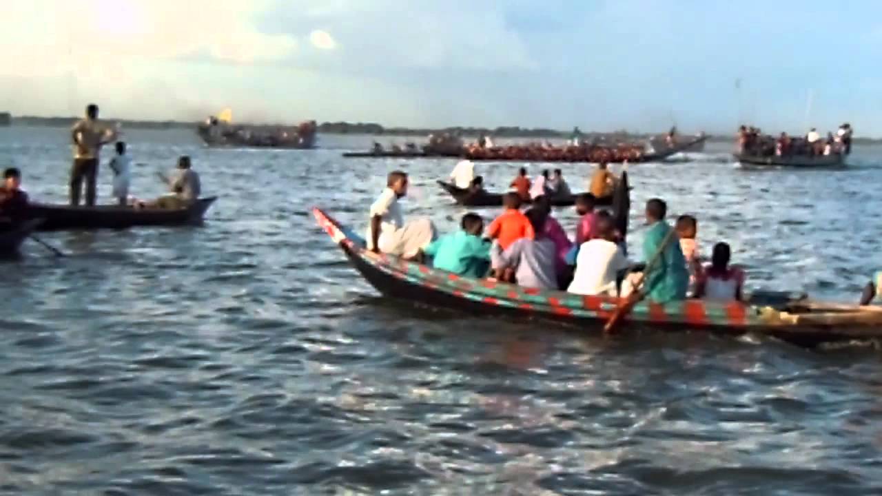 Bangladeshi traditional boat racing - YouTube